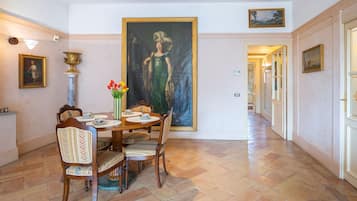 Apartamento, Vista para a cidade | Restaurantes