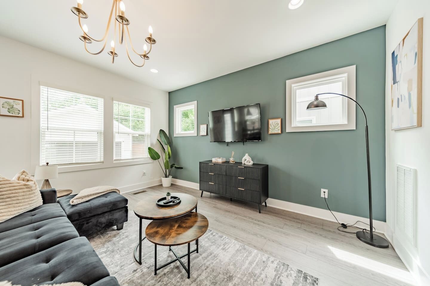 Spacious Home-6 Beds | 10 Mins From City Center - Charlotte, NC