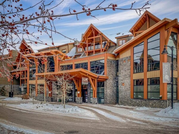 Solara 2br Retreat Pool- Hot Tub -113 - Canmore