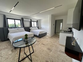 Quarto Twin Deluxe | Secretária adequada para computadores portáteis, Wi-fi grátis 