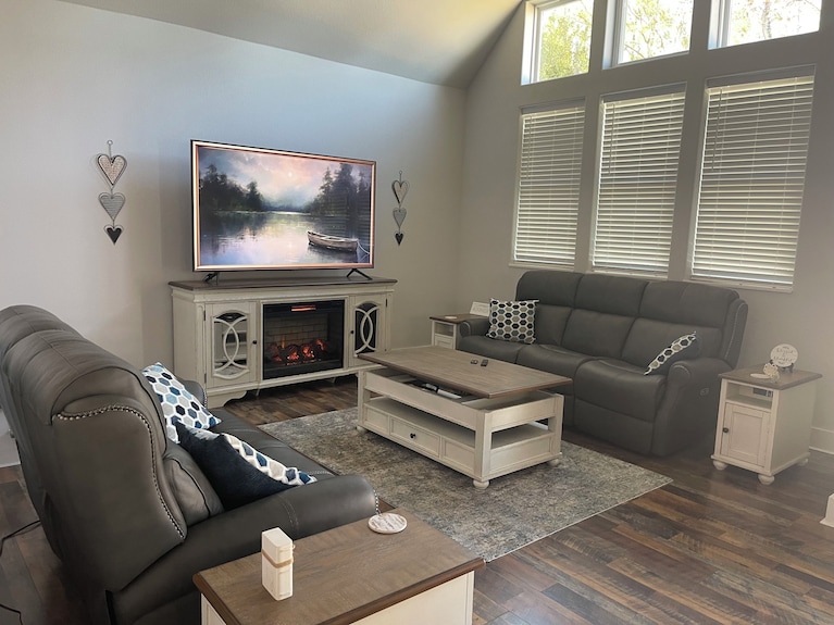 Lake Access! Cozy 3 Bed 3 Bath Home With 2 Living Areas At Lake Sam Rayburn - Sam Rayburn, TX