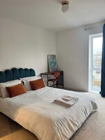 2 quartos, ferros/tábuas de passar roupa, Wi-Fi de cortesia