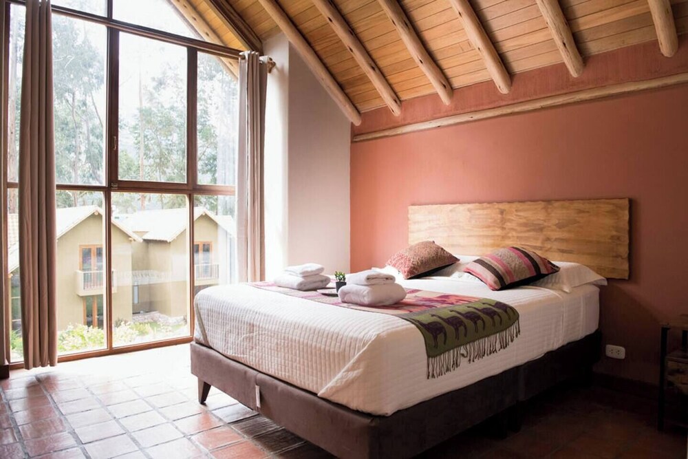Killay Group Retreat -4 Bedrooms- - Calca | Vrbo