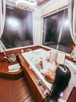 Suite Comfort | Banheira de hidromassagem privativa