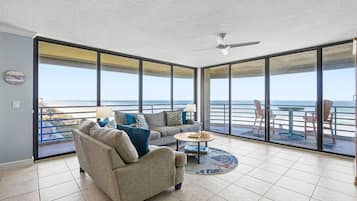 Apartamento em Condomínio Fechado, várias camas (Ebb Tide 407) | Sala de estar