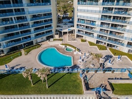 Apartamento em Condomínio Fechado, várias camas (Ebb Tide 407) | Piscina | Uma piscina aquecida