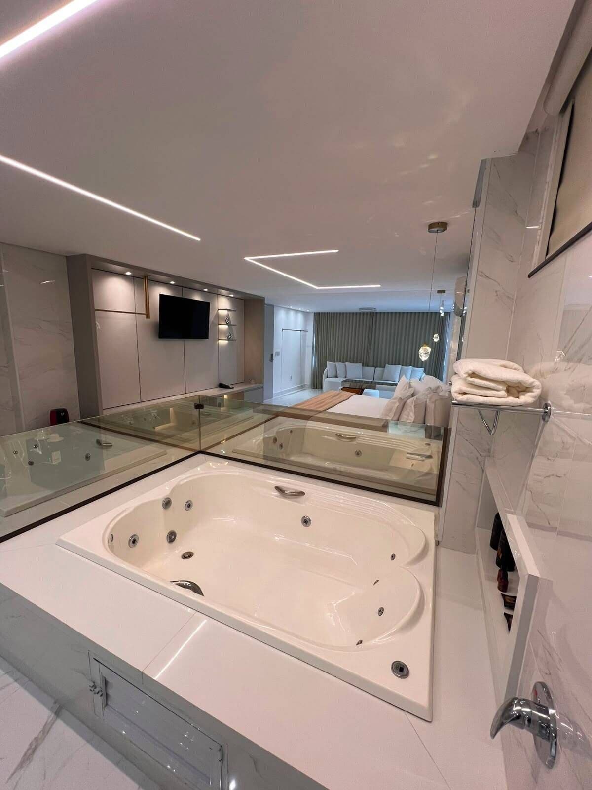 Suite Presidencial, banheira de hidromassagem, Vista para a cidade | Ferro/tábua de engomar, Wi-fi grátis 
