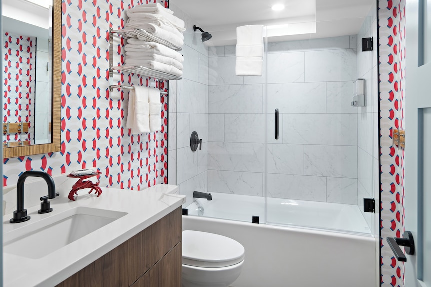 New Boutique King Suite Escape L Downtown L Backyard - Salisbury, MA