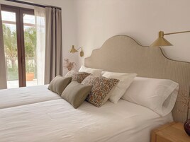 Escrivaninha, espaço de trabalho para notebook, Wi-Fi de cortesia