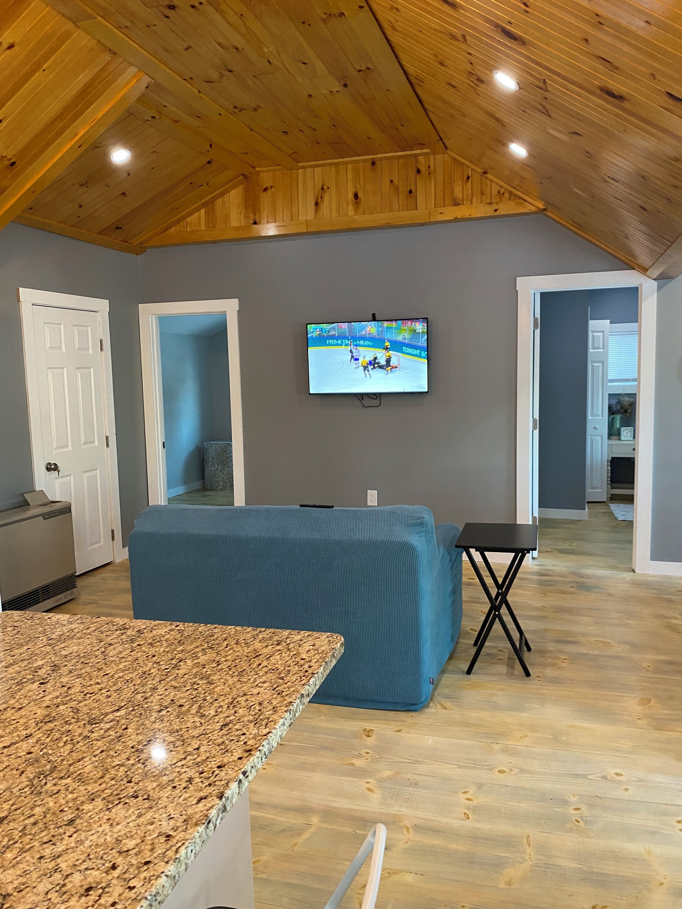Newly Renovated 2-bedroom Cottage; Walking Distance To Baboosic Lake Town Beach - Silver Lake State Park, Hollis