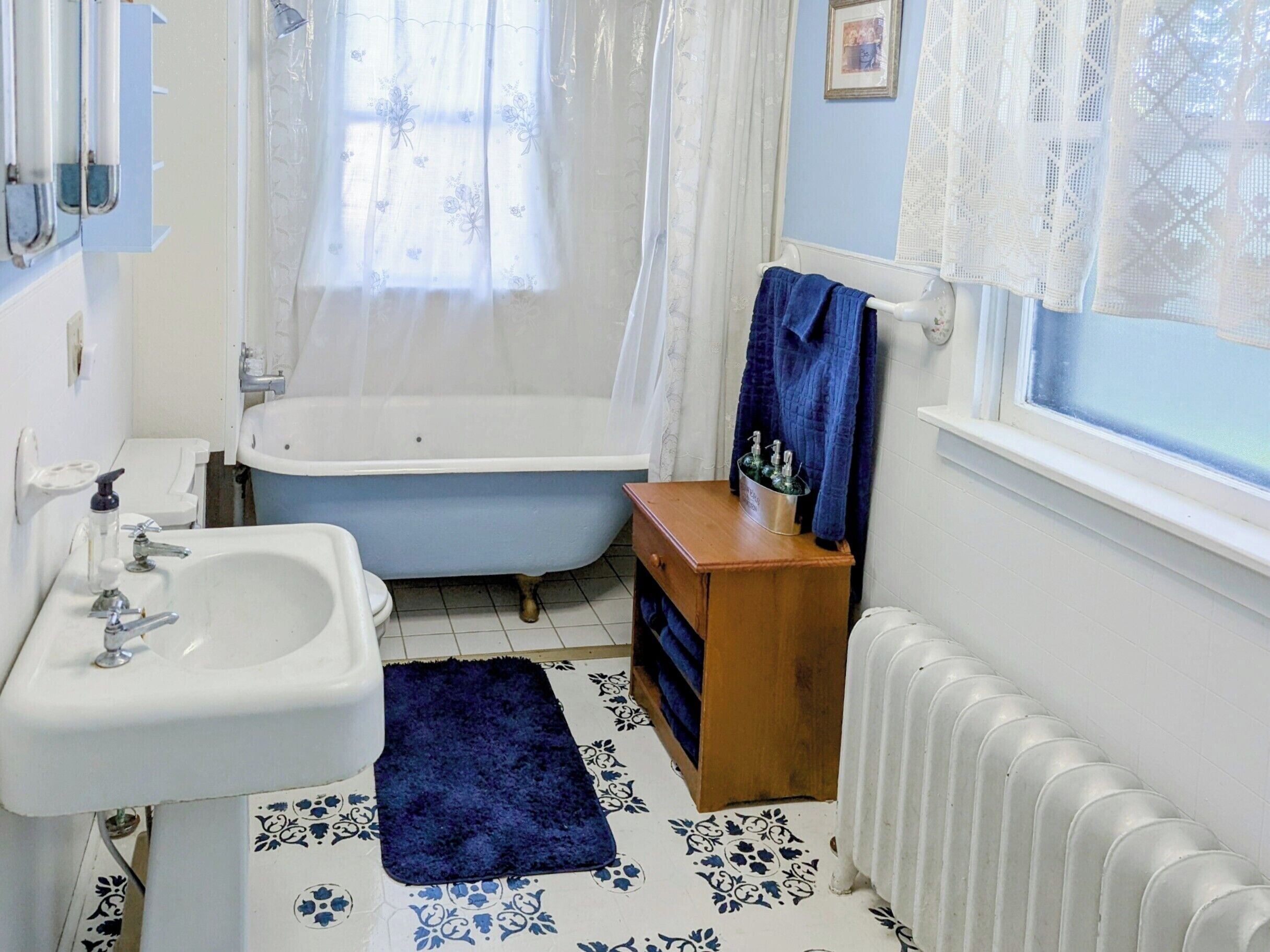 Grandma Moo's Farmhouse: Family Friendly, Rustic Getaway Near Galesburg. - Illinois