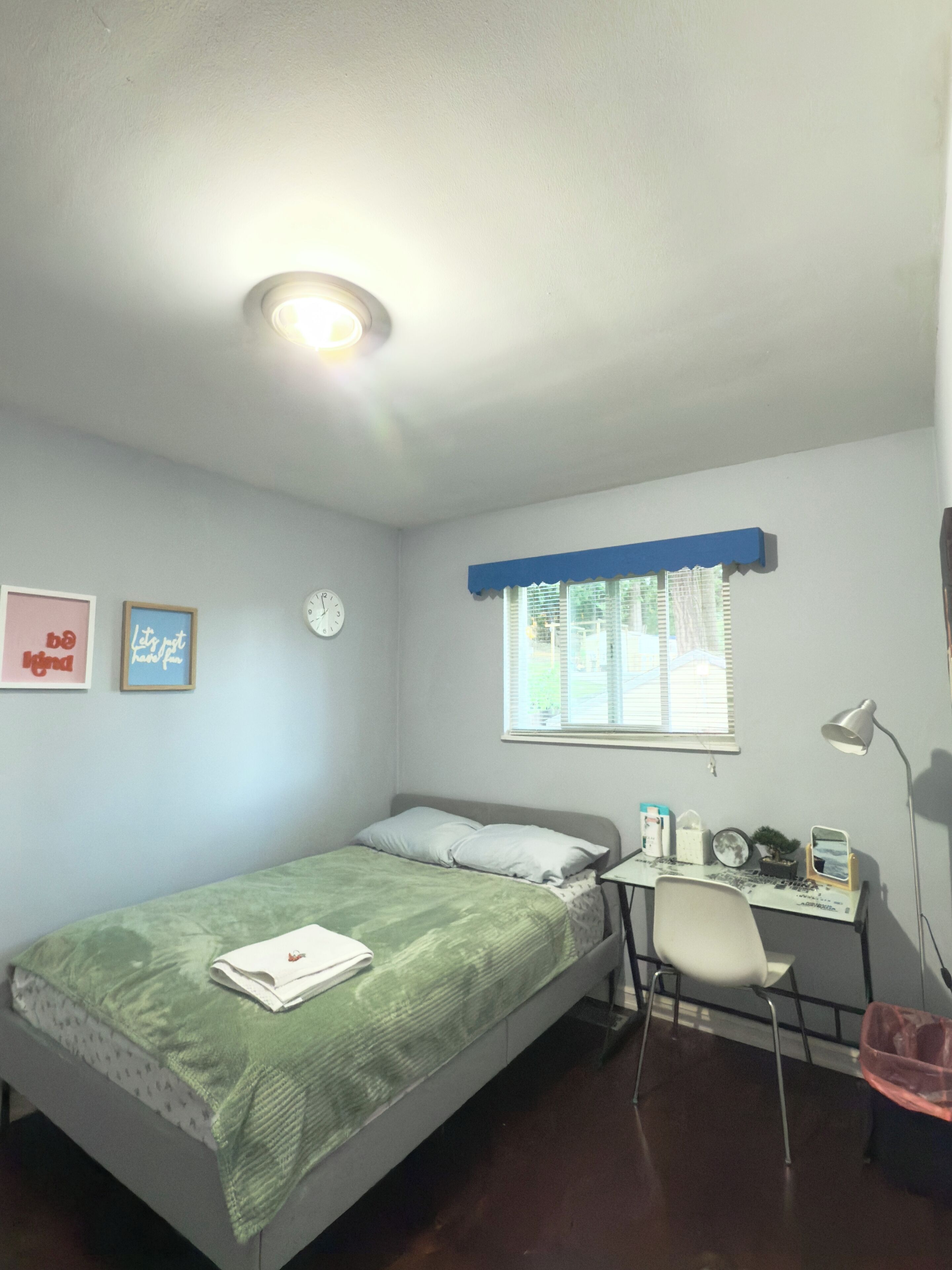 Room In Burnaby - Burnaby