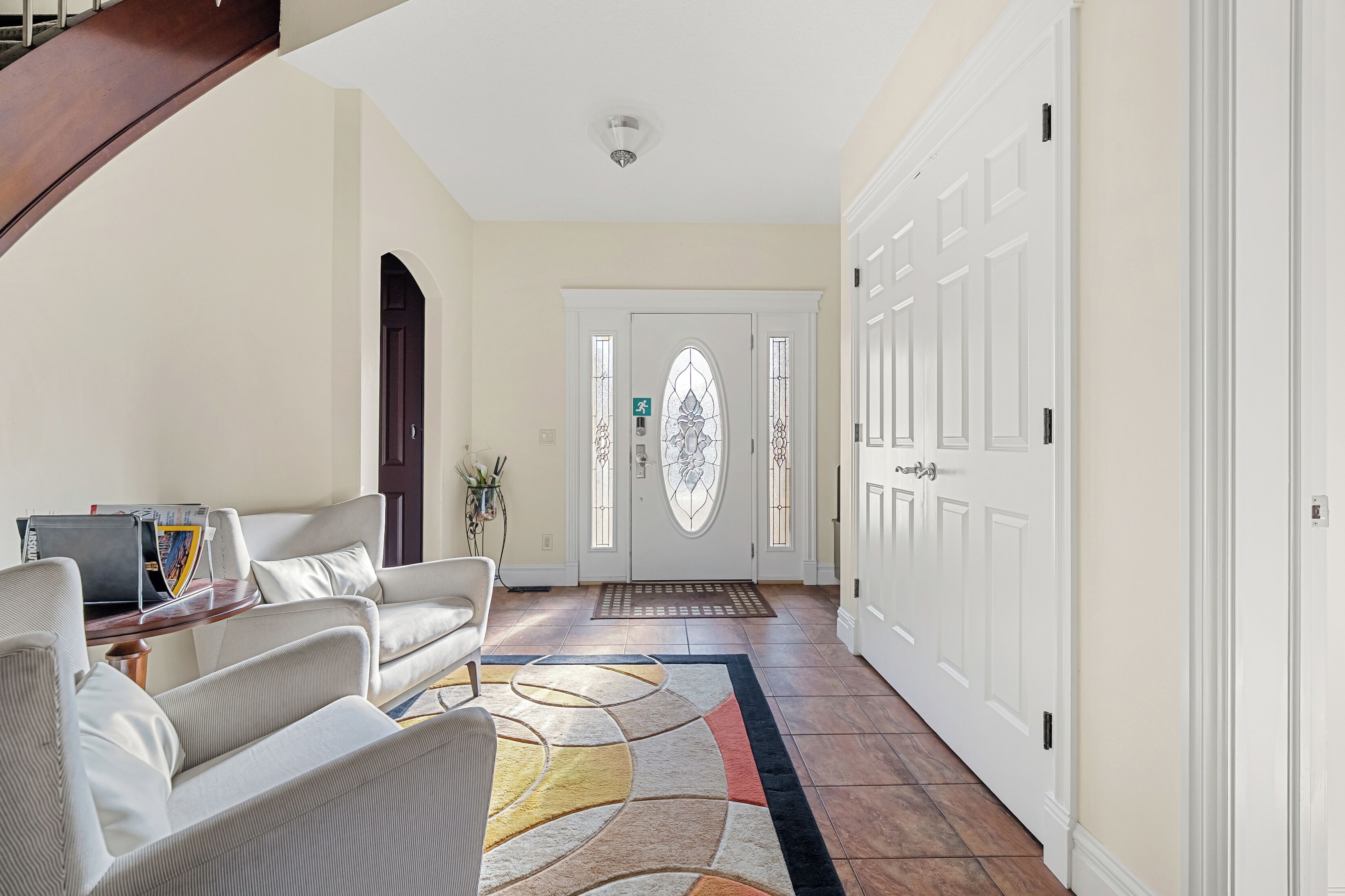 Spacious 7br, 3-story Home | Hot Tub, Sauna, Pool Table, Backyard & Trails - Calgary