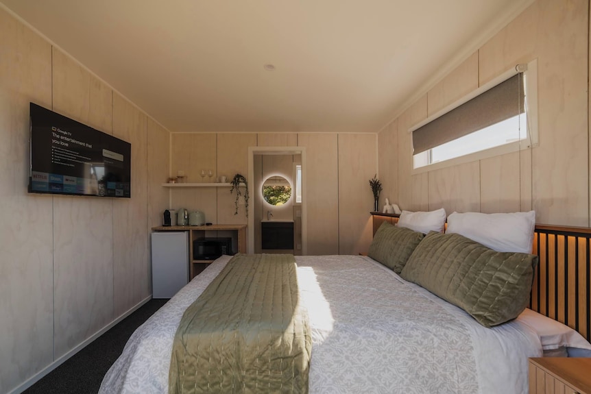 Pine Nook: Quiet Rural Cabin With Mountain Views - Abel Tasman National Park