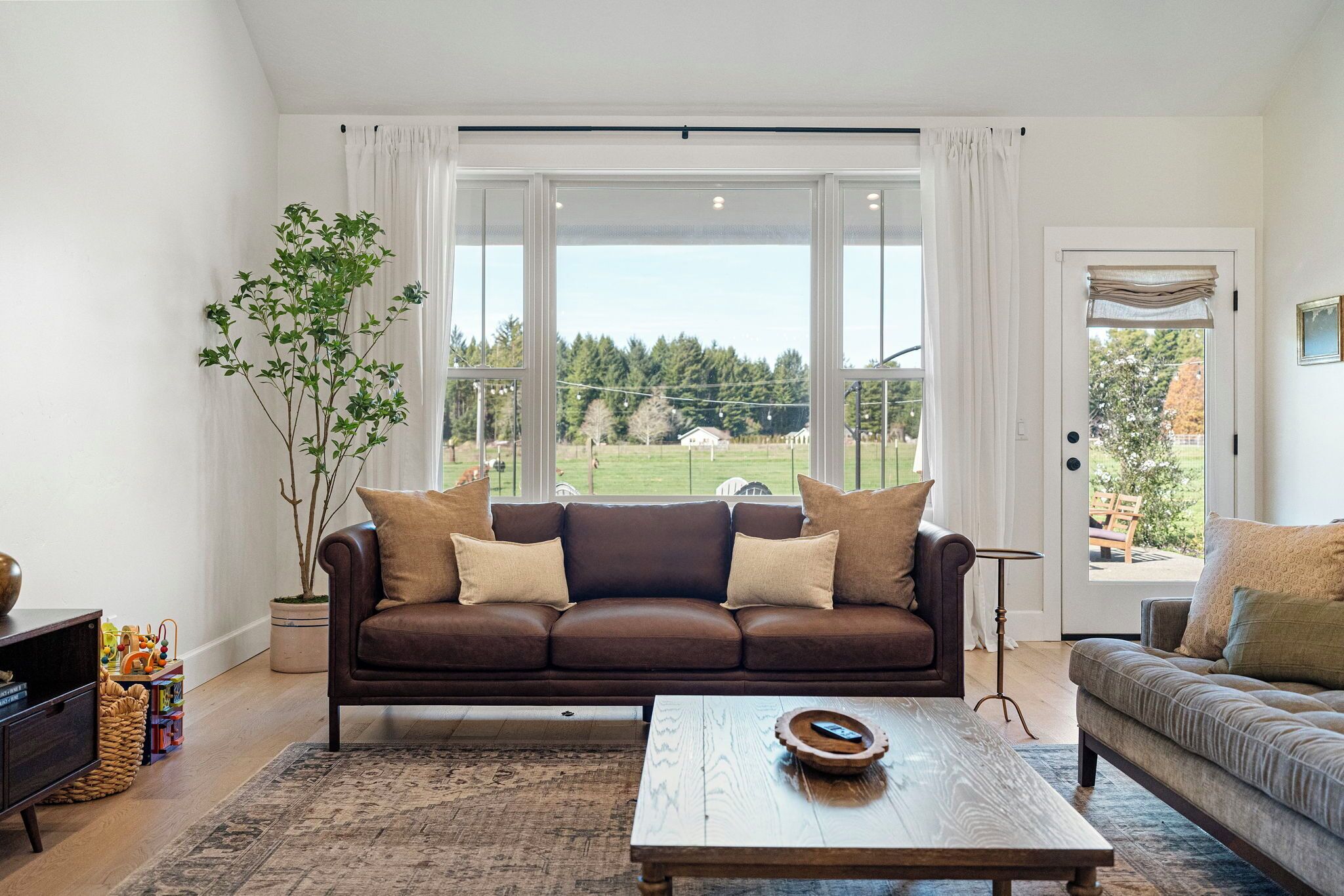 Redwood Meadows 4-bedroom Farmhouse In Beautiful Crescent City - Crescent City, CA