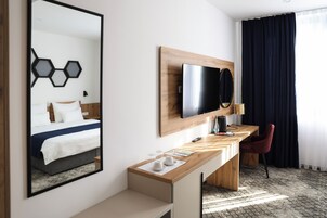 Quarto casal ou duplo superior | Frigobar, cofres nos quartos, quartos à prova de som, berços grátis