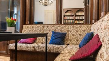 Quarto básico | Área de estar