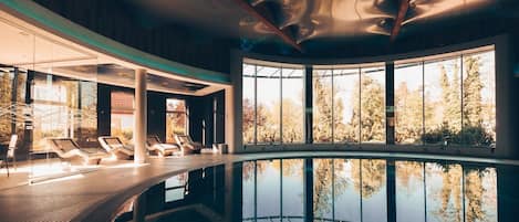 2 piscinas interiores