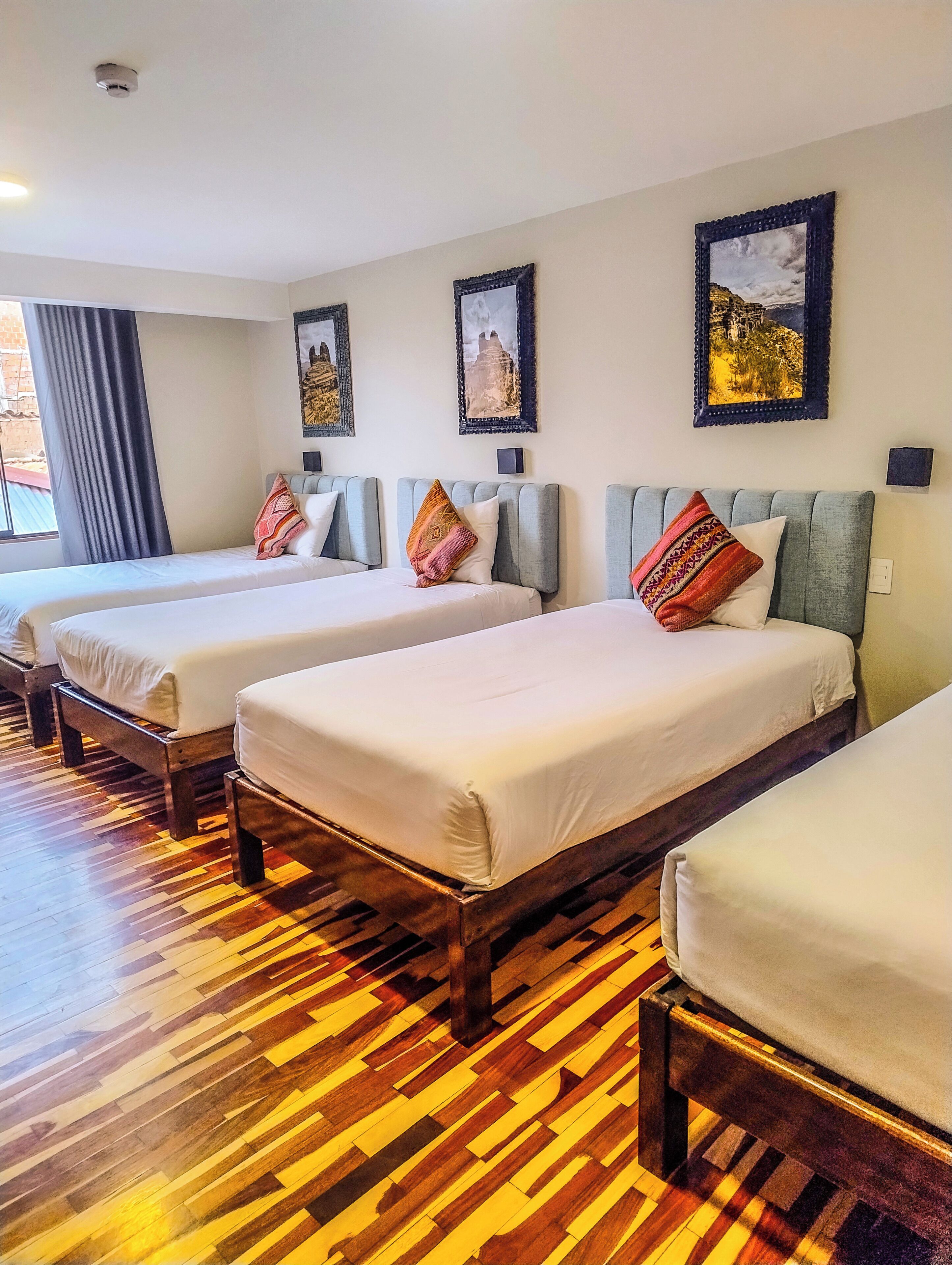 Quarto Quádruplo Comfort, 1 quarto, casa de banho anexa | Wi-fi grátis, acesso para cadeira de rodas 
