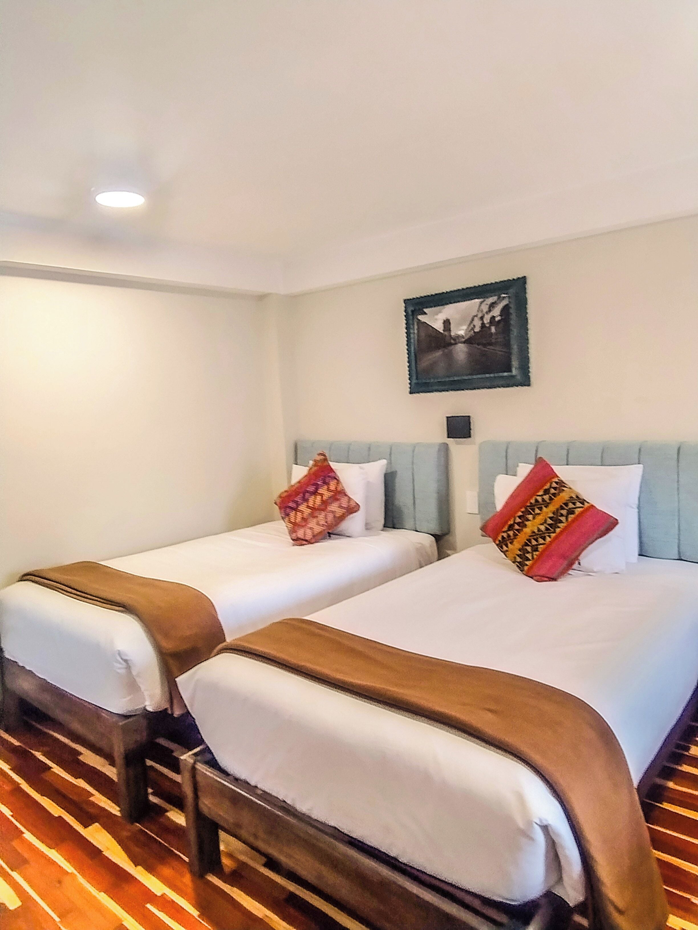 Quarto Twin Standard, 1 quarto, casa de banho anexa | Wi-fi grátis, acesso para cadeira de rodas 