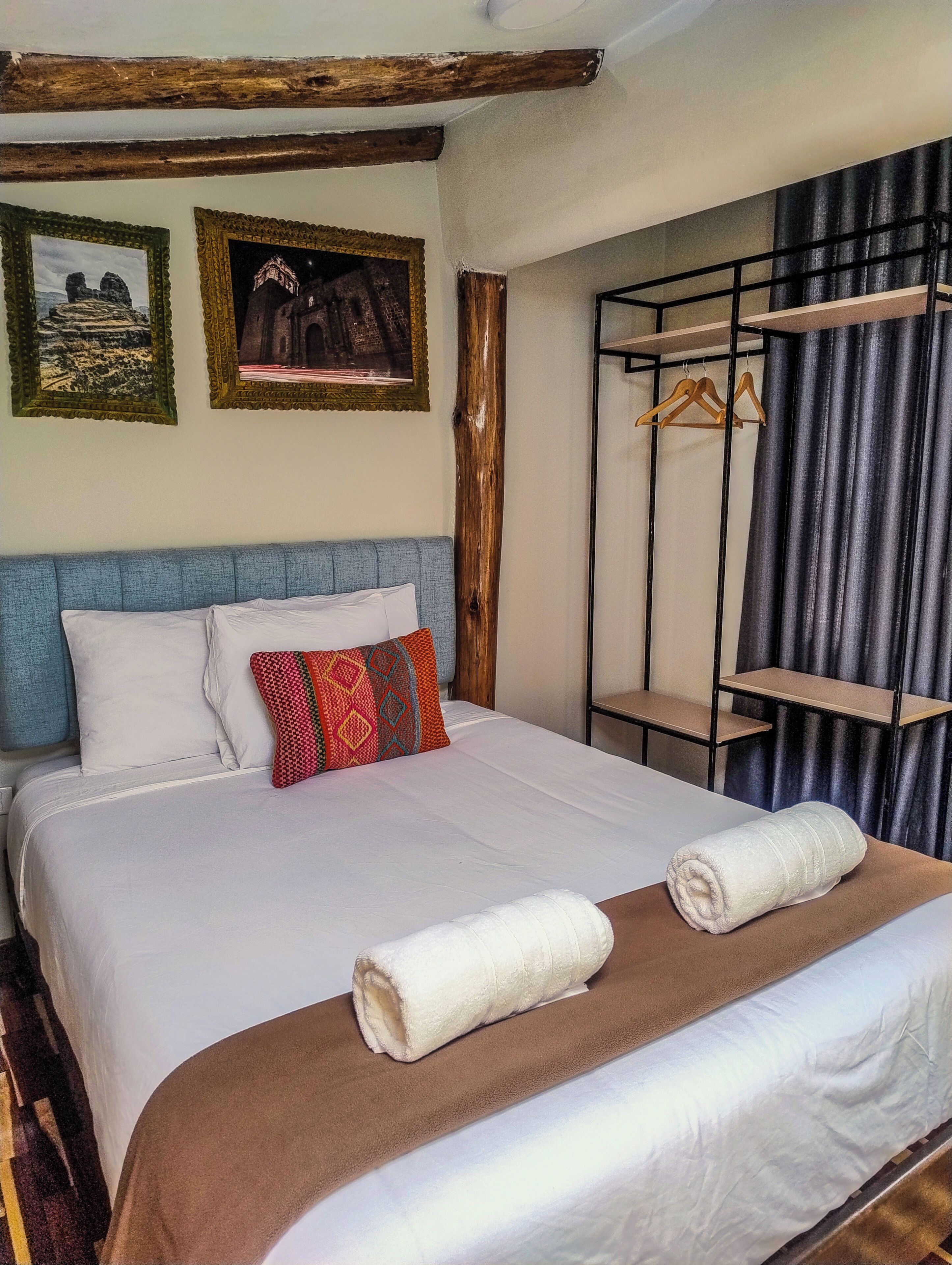 Quarto Triplo Familiar, 1 quarto, casa de banho anexa | Wi-fi grátis, acesso para cadeira de rodas 