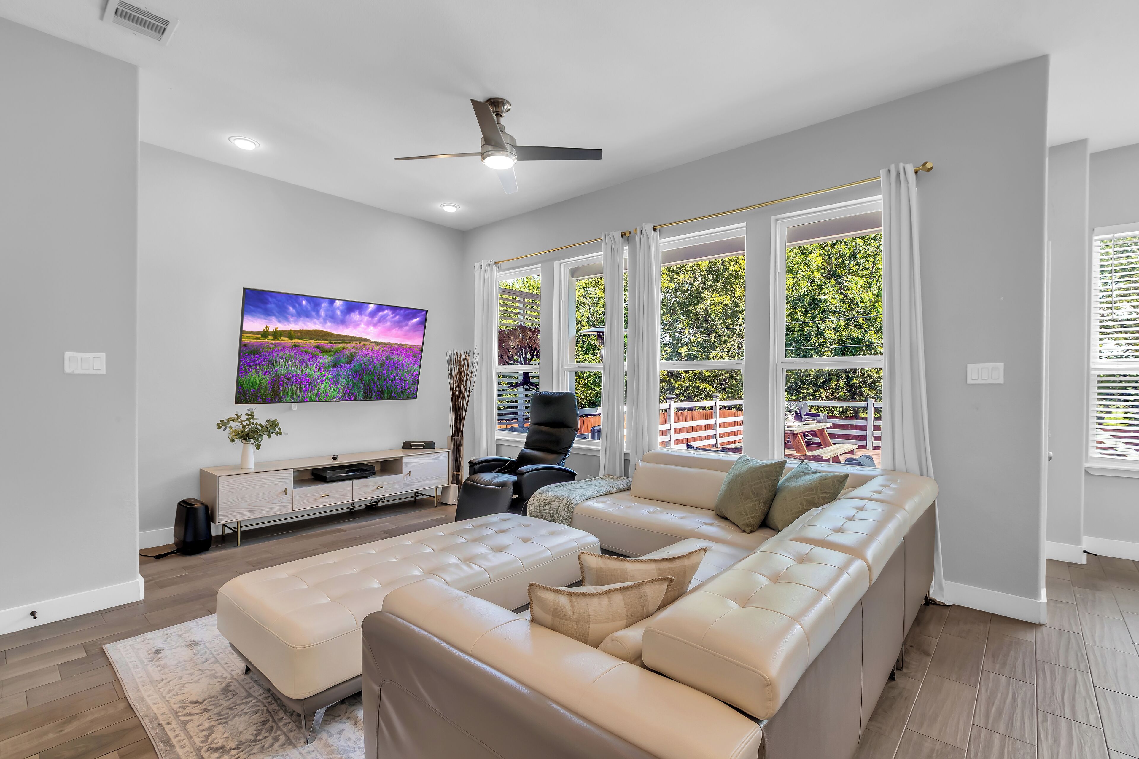 Large 5 Bed With Attached Garage Loft! Large Outdoor Deck - Quiet - 皮爾蘭