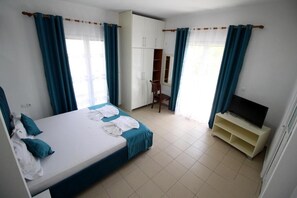 Quarto Quádruplo Standard, vista para o jardim | Wi-fi grátis 