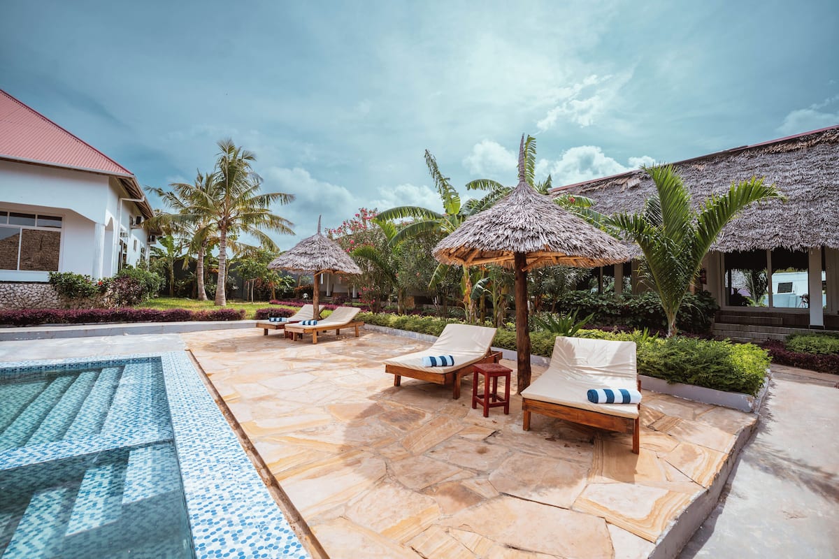 Quarto Duplo Deluxe, vista para a piscina | Piscina | Piscina exterior