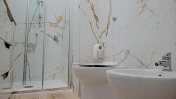 Apartamento luxo | Banheiro | Toalhas de banho