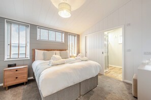 2 quartos, individualmente decorados, individualmente mobiliados
