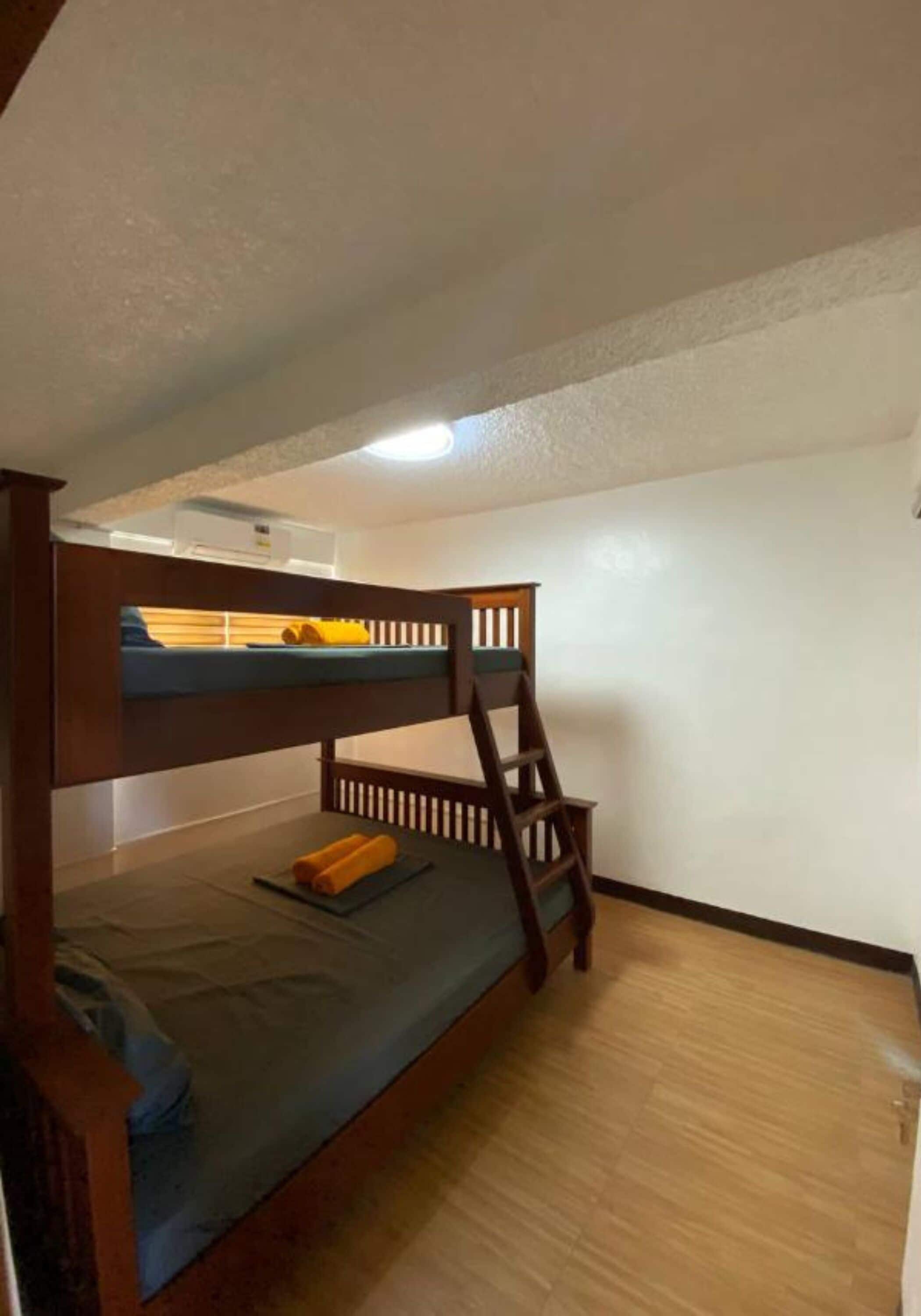 Entire Beach Front 4-br Villa In Zambales - Good For 25 Persons - Cabangan