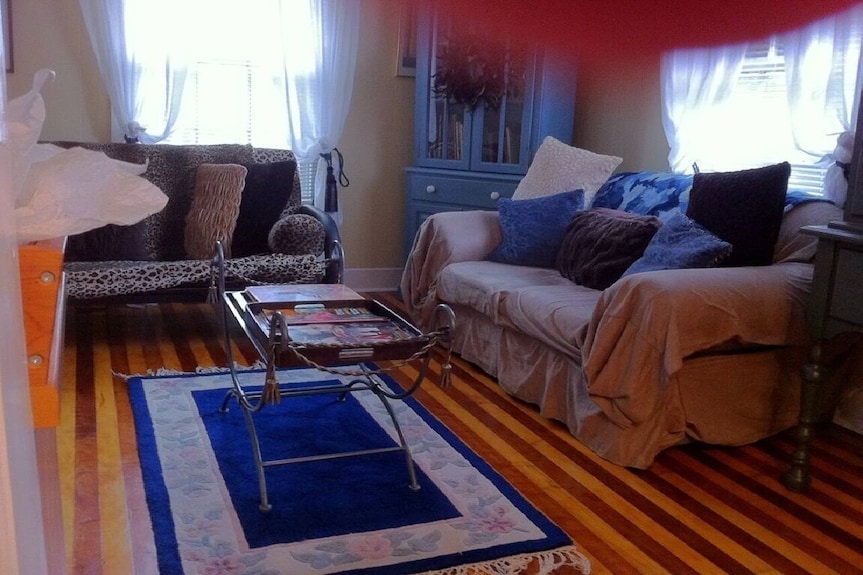 Niagara Heritage Cottage Rental Situated On Large Treed Lot In Notl - Niagara-on-the-Lake