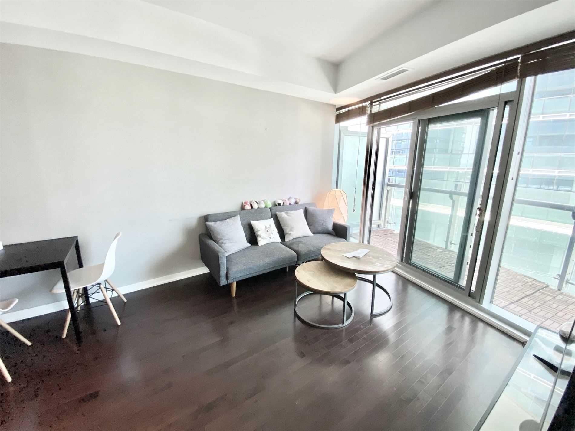 Bright & Modern Downtown Condo, Walk To Jays & Mtcc - Toronto