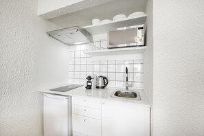 Estúdio | Cozinha privada | Cafeteira/chaleira, chaleira elétrica, cadeirão de bebê