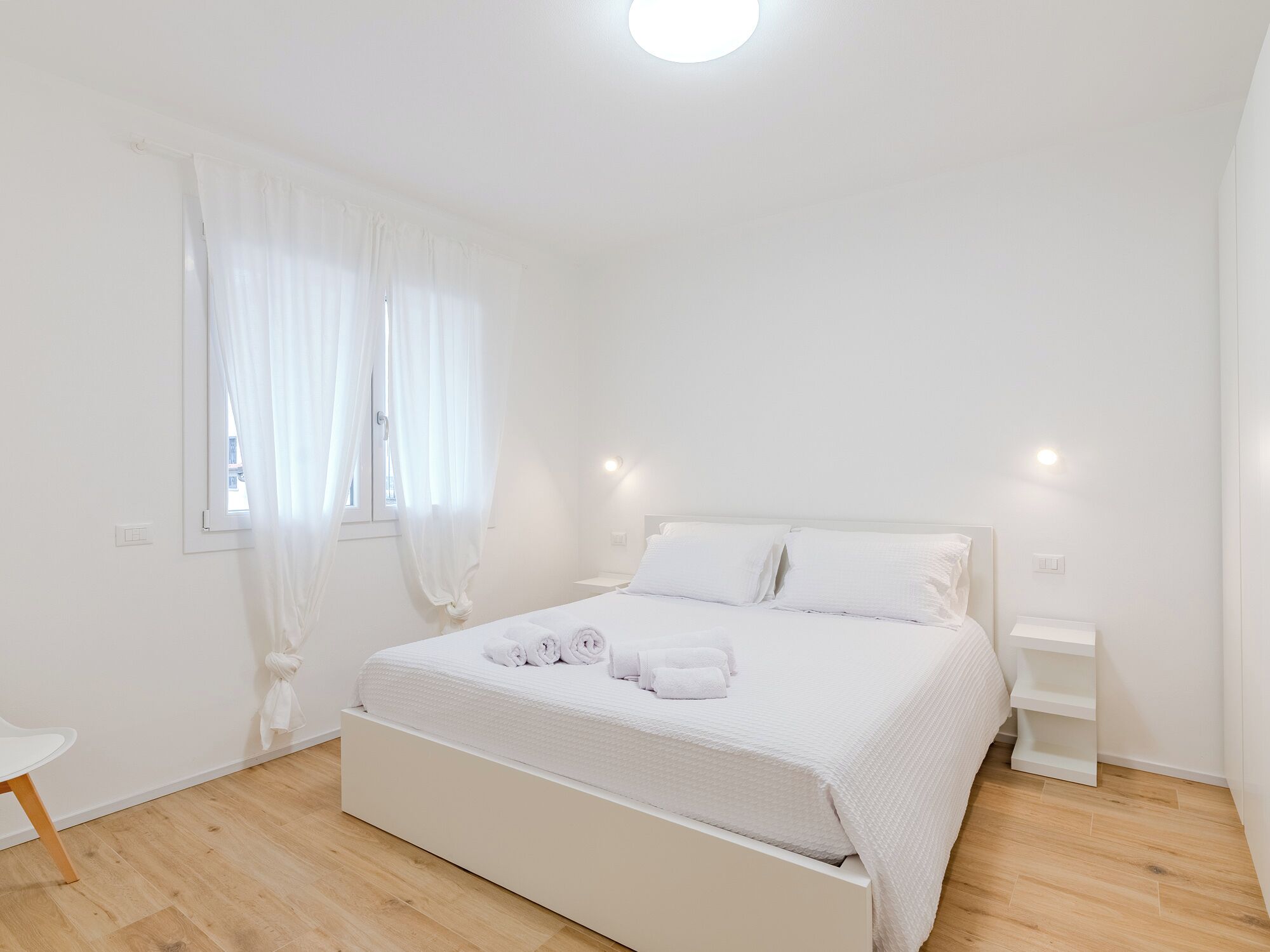 Cofres nos quartos, ferros/tábuas de passar roupa, Wi-Fi de cortesia