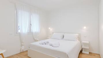 Cofres nos quartos, ferros/tábuas de passar roupa, Wi-Fi de cortesia