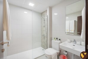 Apartamento superluxo, sacada, vista para a cidade | Berços (sobretaxa), Wi-Fi de cortesia, roupa de cama