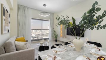 Apartamento de Luxo, varanda, Vista para a cidade | Berços/camas para crianças, Wi-fi grátis, roupa de cama fornecida