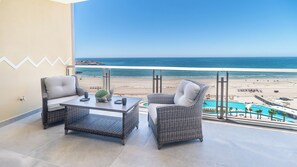 Condo, várias camas, sacada (Sonoran Star One 1001) | Vista do quarto