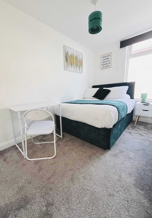 Cleveland Road House: Garden, Kitchen & Free Parking - Portsmouth