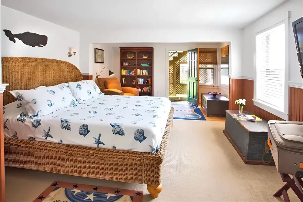 4 Bedroom Home with Pool & Picturesque Sunsets in Tom Nevers ...