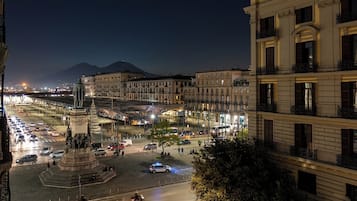 B&B 1 min from Station and Metro | Naples City Center | Roupas de cama premium, edredons de pluma