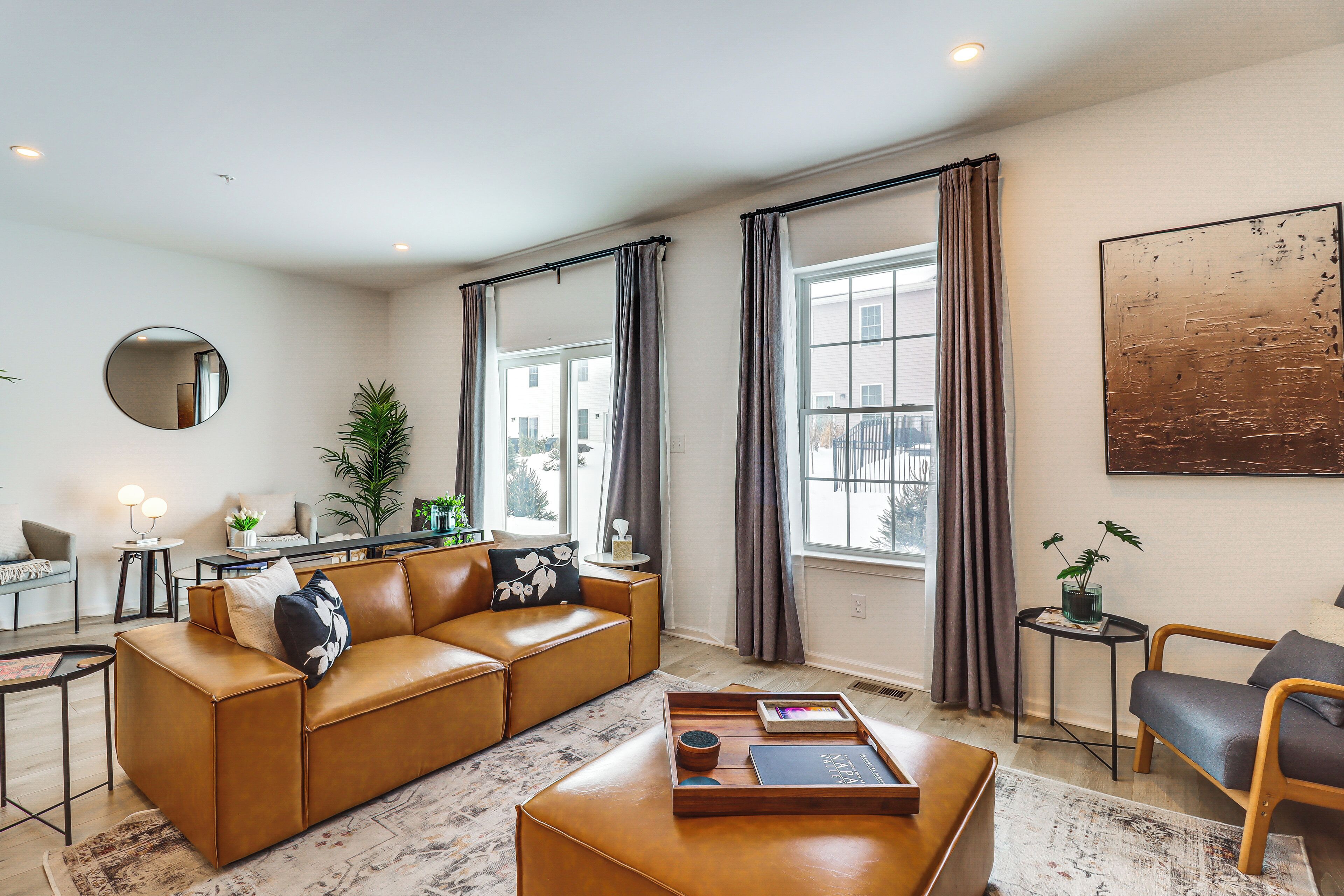 Half-mi To The Triangle! Chic Emmaus Townhome - Allentown, PA