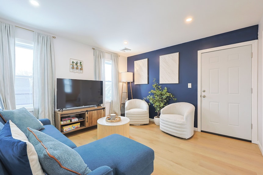 Iris Spa Retreat Modern 3br W/ Purified Water - Providence, RI
