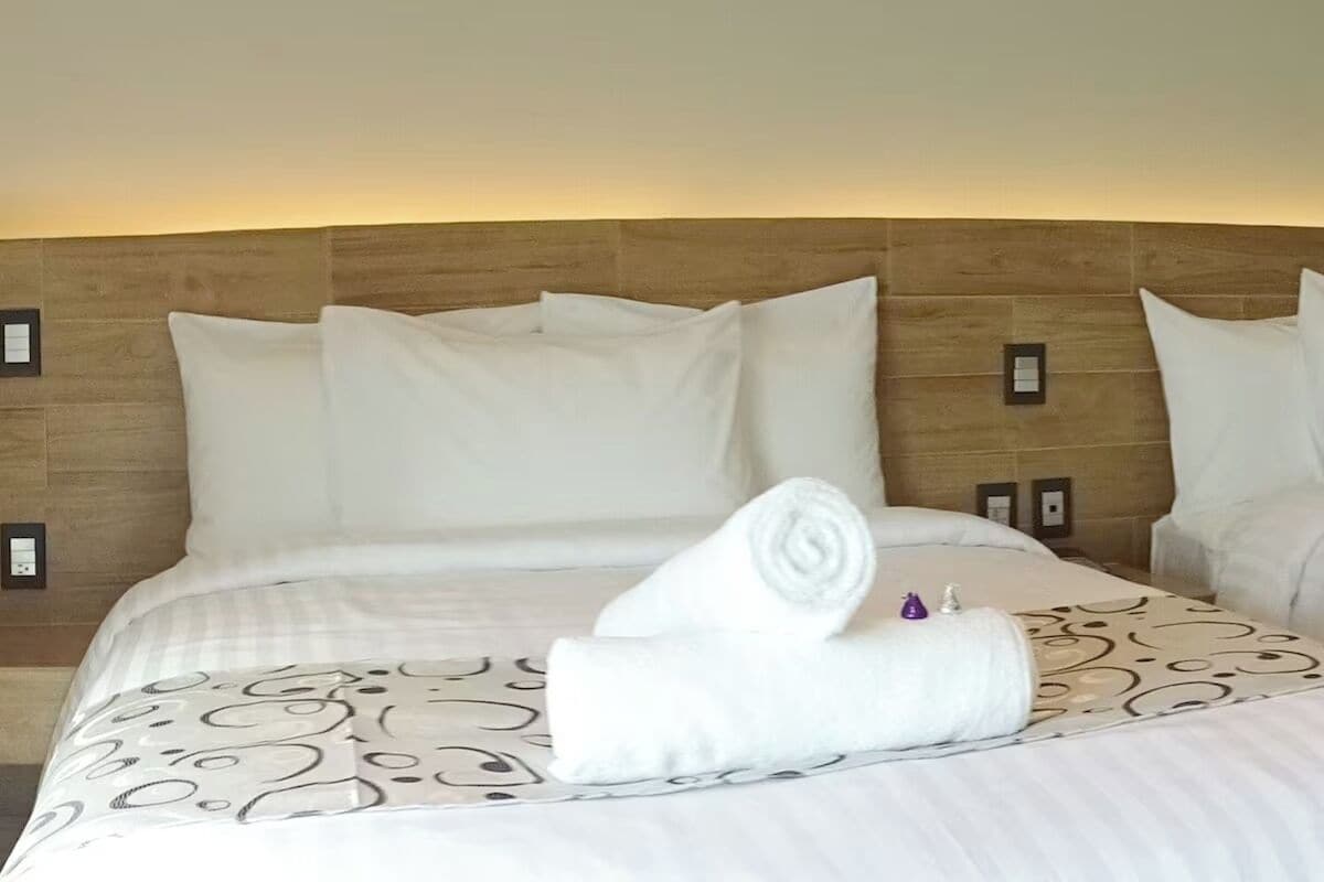 Four Affordable Rooms Close To Cancún Culture Center  Only 0.9 Miles Away - Cancún