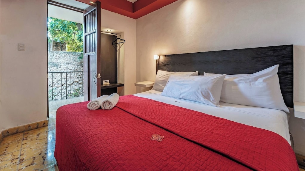 Elegant And Stylish Room Perfect For Couples Or Solo Travelers In Merida Center - Merida