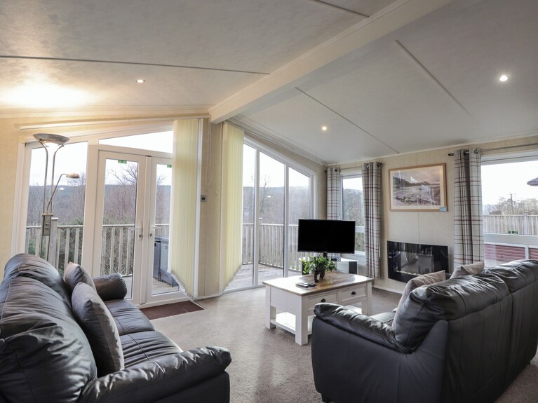 Islay Lodge, Family Friendly, With A Garden In Spean Bridge - Loch Lochy