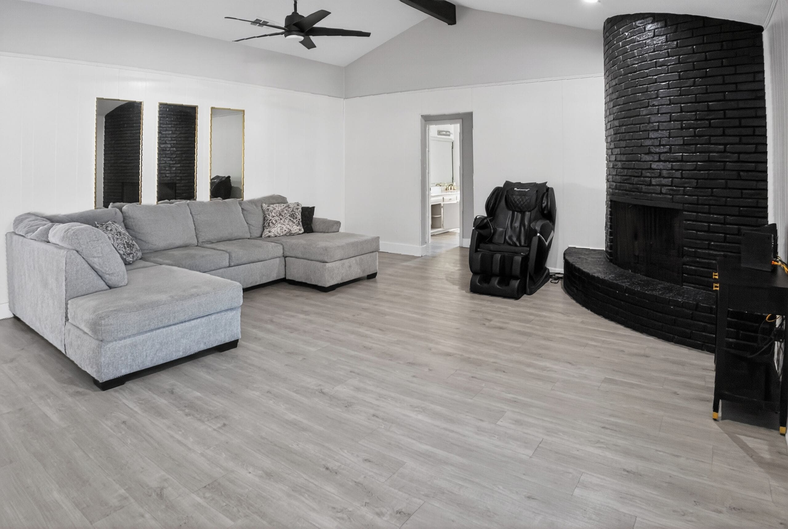 Spacious 4-bedroom House In Tranquil North Richland Hills With Tons Of Parking. - North Richland Hills, TX