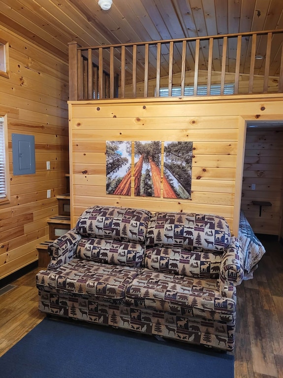 Smoky Mountain Chalet Cottage - Brighton, MI