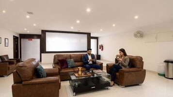 Área de estar no saguão